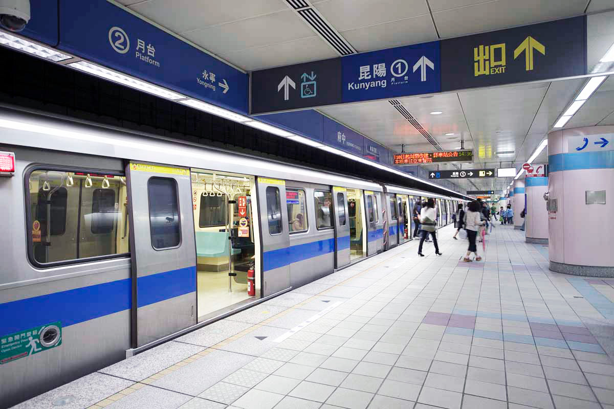 Taipei MRT Bannan (Blue) Line Contract CD550 - CEC